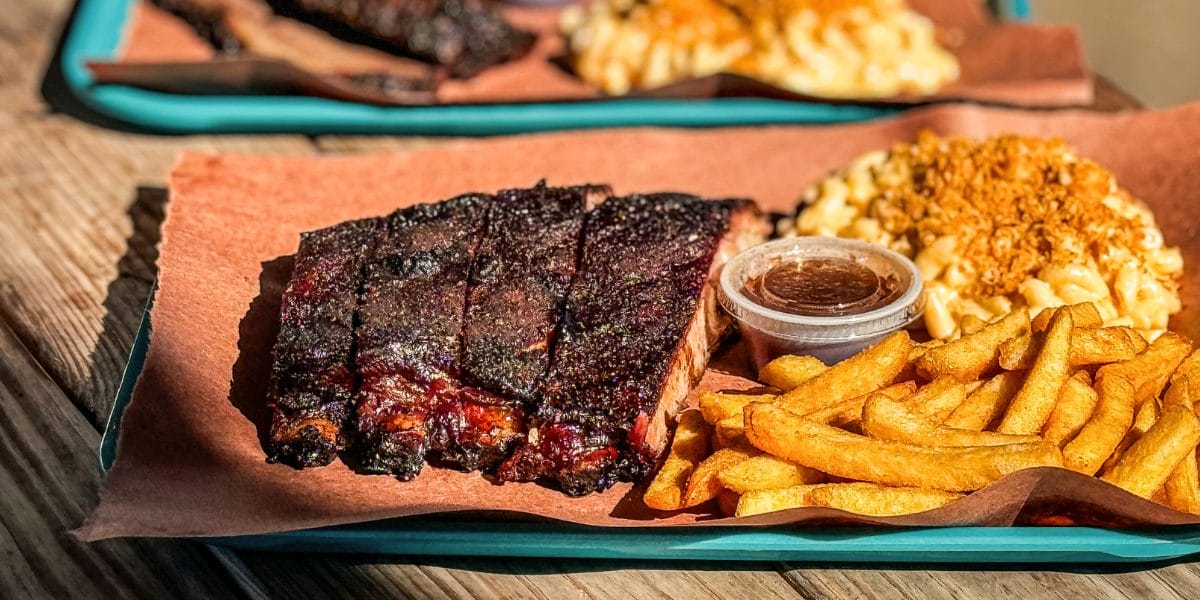 Barbecue in North Arkansas | Nomming off the Bone - Only In Arkansas